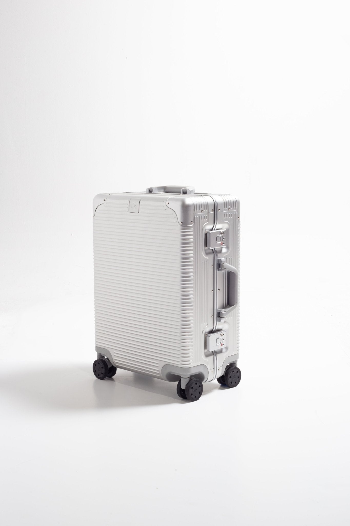 AIDAN | The Worlds Most Advanced Luggage & Suitcases – AIDAN Australia